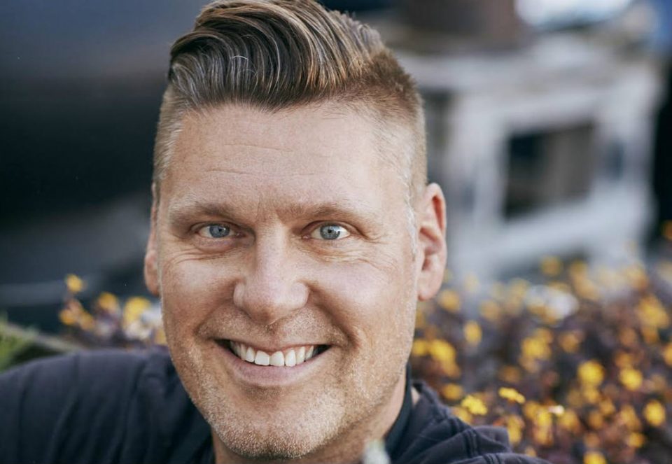 Timm Vladimir dommer i kagekonkurrence i Midtjyllands Lufthavn - Viborg ...