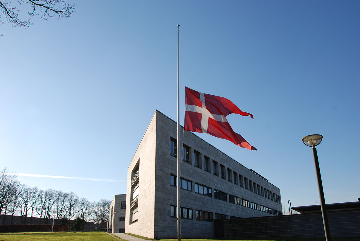 Viborg flagede på halvt for Prins Henrik - Viborg Netavis